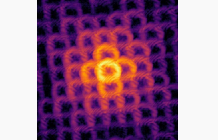 High-fidelity imaging of highly periodic structures enabled by vortex ...